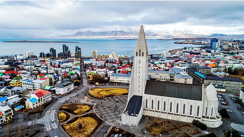 Anthropic to bring its AI to hundreds of teachers in Iceland to help ...