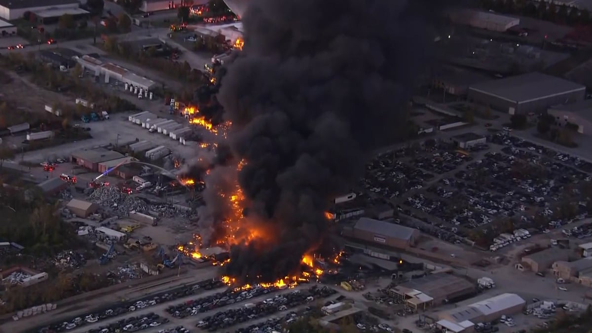 11 dead after engine fell off UPS plane that crashed and exploded in ...