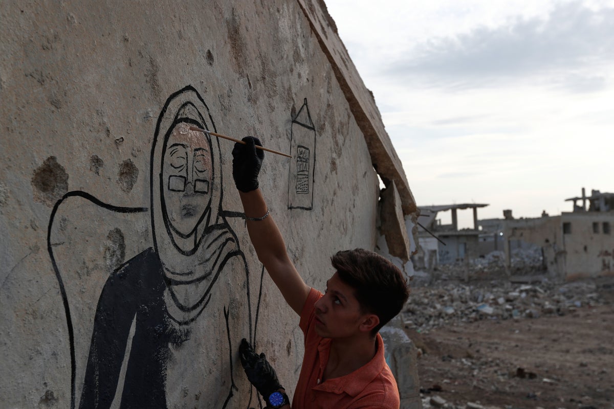 In pictures: Syrian artists transform war ruins into remembrance mural