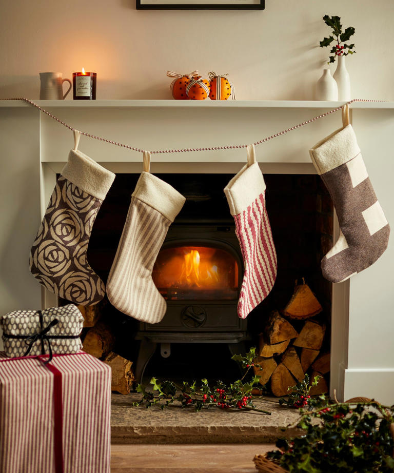 Organizing pros reveal decluttering Christmas decor now will save time ...