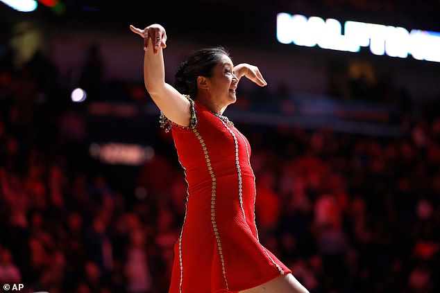 Red Panda Returns to NBA Halftime After Wrist Injury in Front of ...