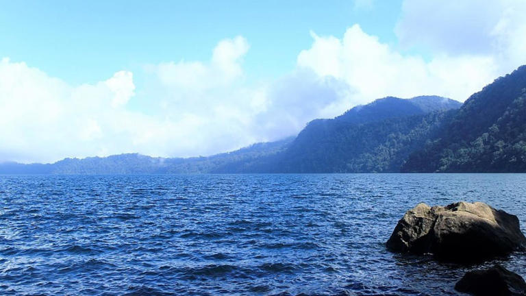 Misteri Orang Pandak,Makhluk Gaib di Danau Gunung Tujuh Kerinci,Jambi