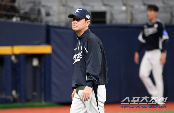 Director Ryu Ji-hyun in thought
