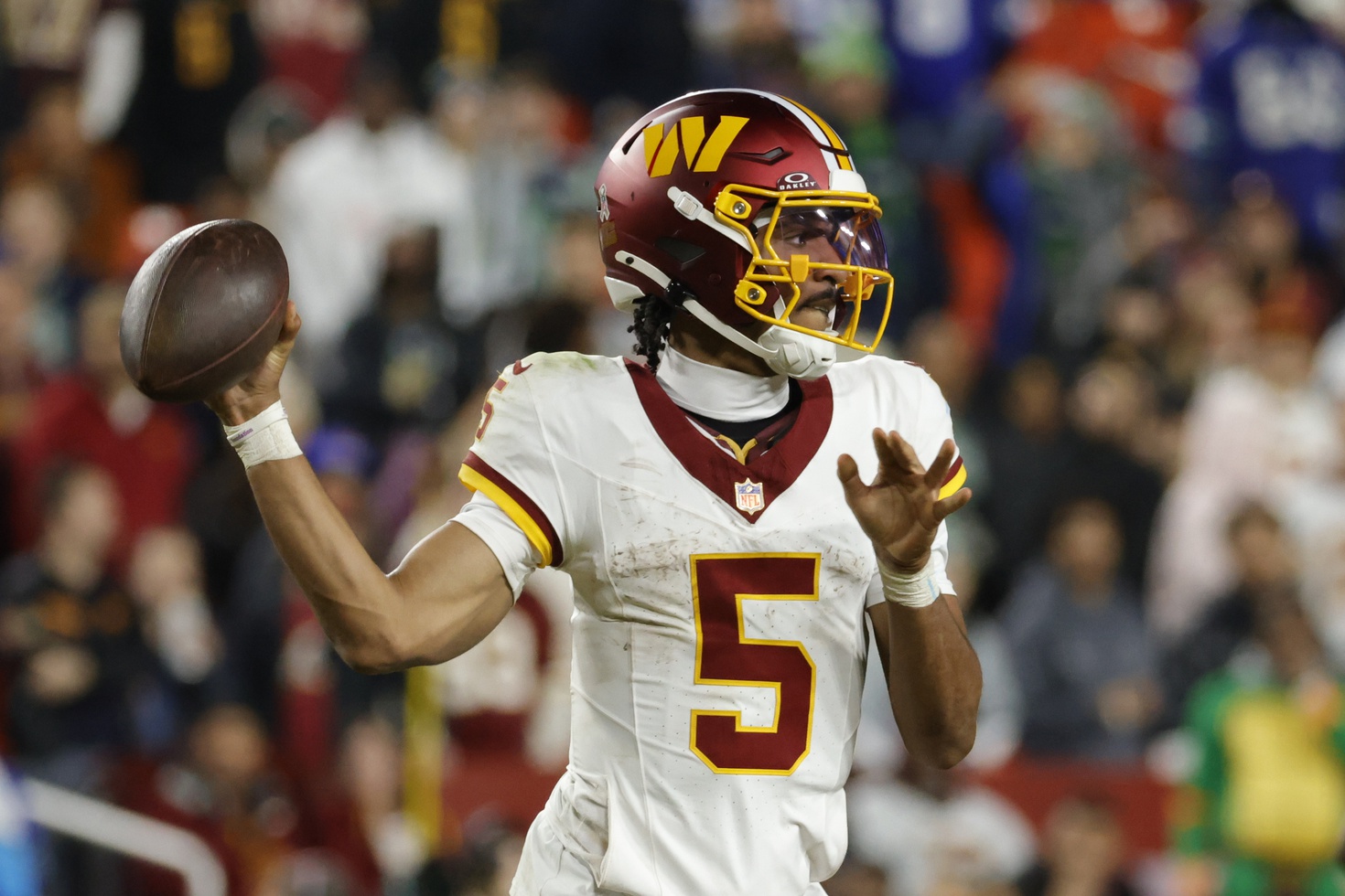 Did Jayden Daniels leave a girlfriend clue before elbow injury?