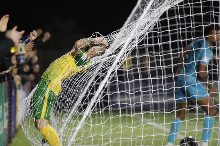 68 photos from Horsham v Dover in National League South