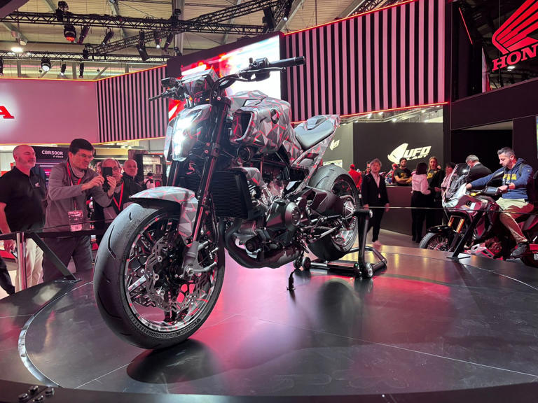Honda's V3R 900 unveiled: 900cc prototype that packs 1200cc power