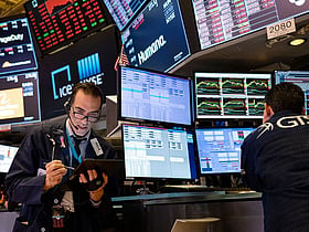 Stock market crash: Why are US tech stocks falling, and what is behind ...