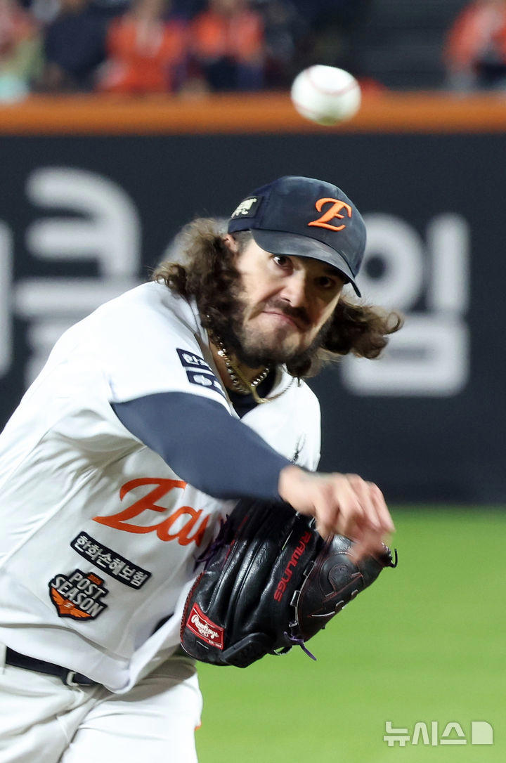 'KBO리그 투수 4관왕' 폰세, 내년 WBC서 멕시코 대표팀으로 뛴다