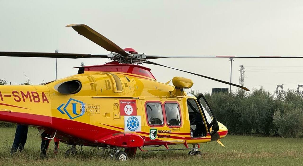 Giù il lucernario, un operaio precipita nel vuoto per otto metri ...