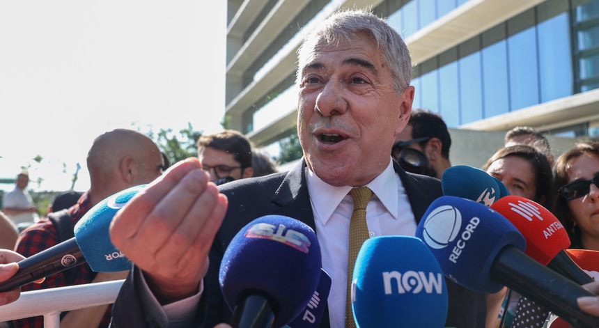 José Sócrates de novo sem advogado. José Preto renuncia à defesa do ...