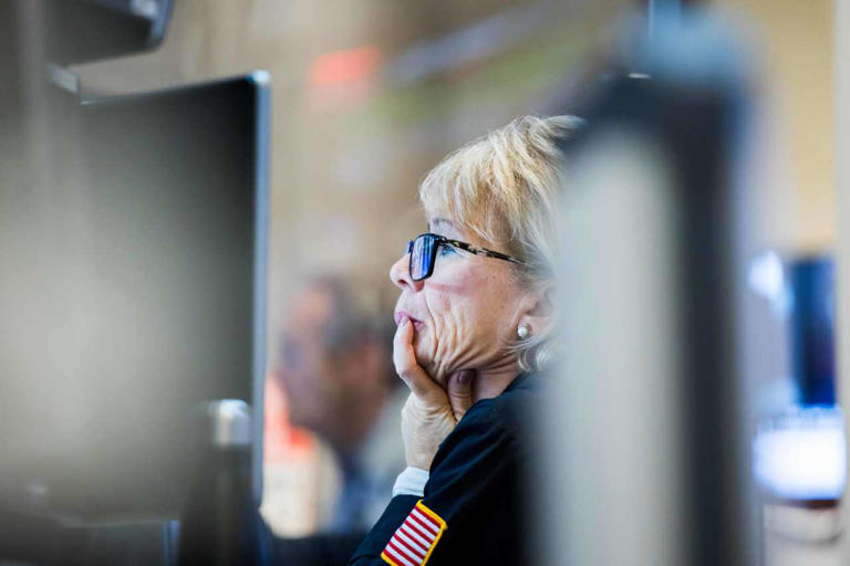 These stocks are today’s movers: Micron, SanDisk, JB Hunt, HP Inc ...