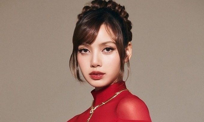 Blackpink’s Lisa sparks debate over outfit resembling lingerie at airport