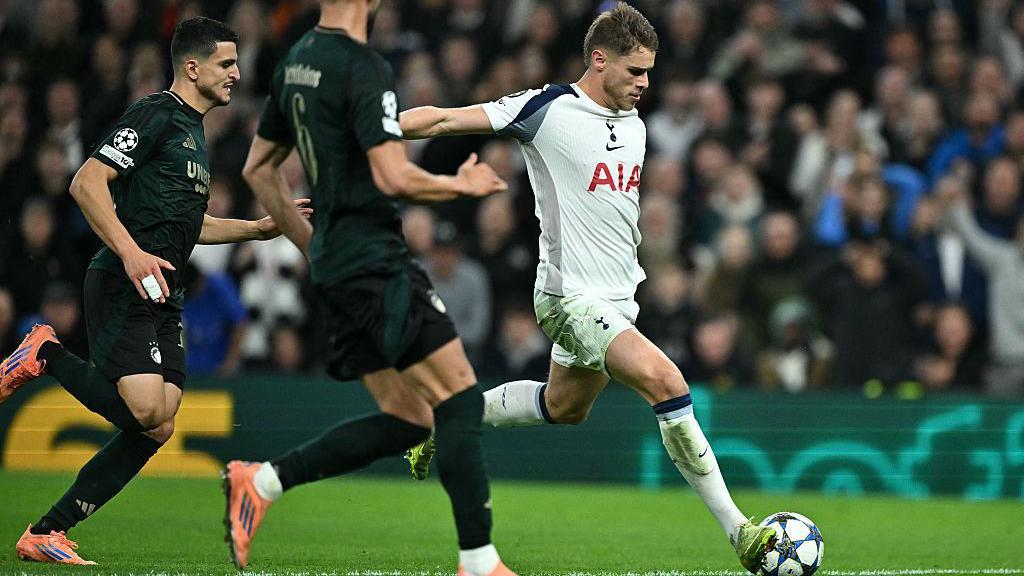 'He was at full tilt' - Davies on Van de Ven