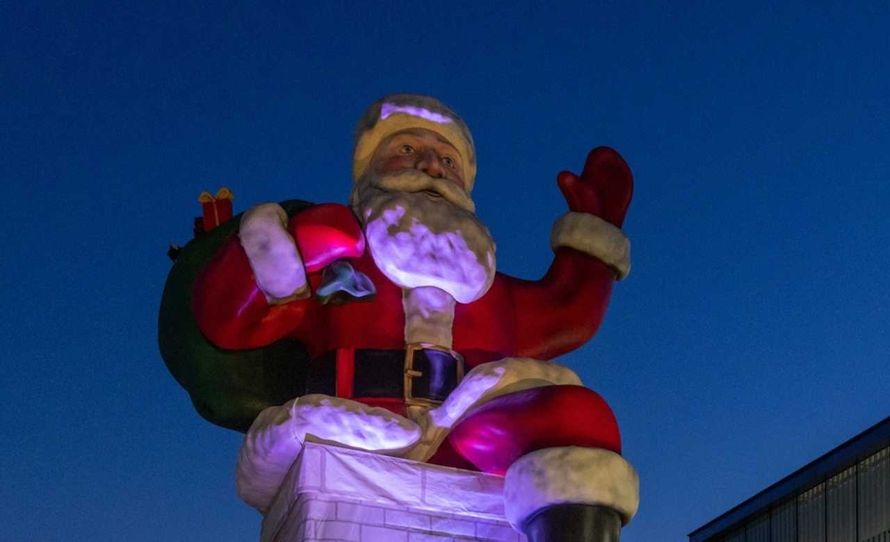 Big Santa On The Move: Garden State Plaza’s Iconic Holiday Figure Finds ...
