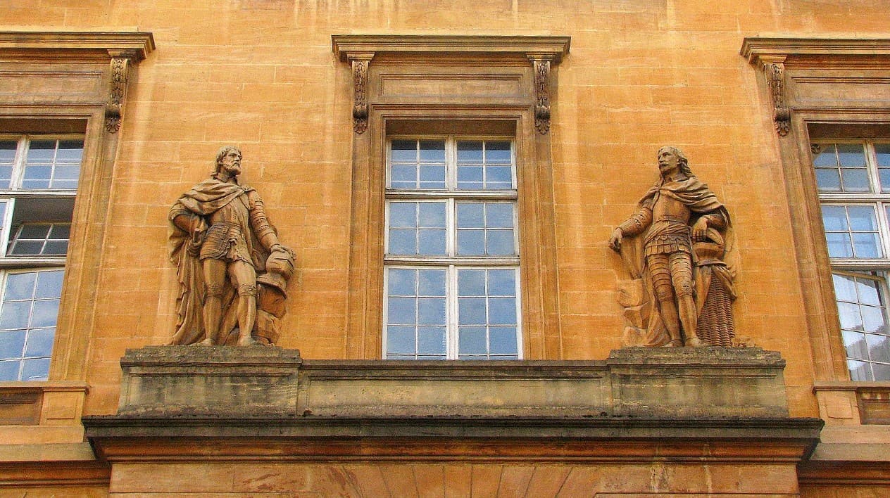 Un adolescent, soupçonné d'avoir poignardé à mort un homme de 17 ans ...