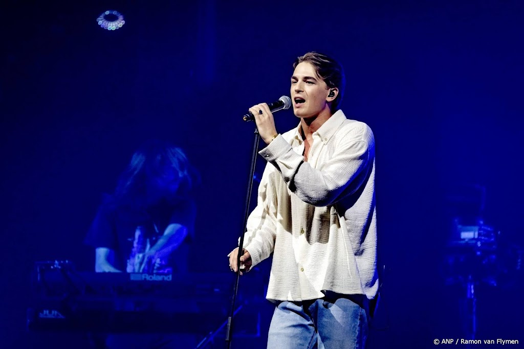 Antoon brengt nieuw album uit en gaat op clubtour