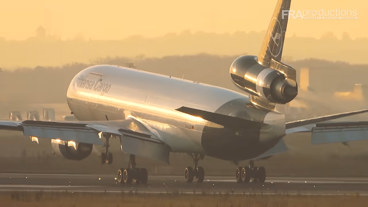 The moment these heavy cargo jets took over the runway