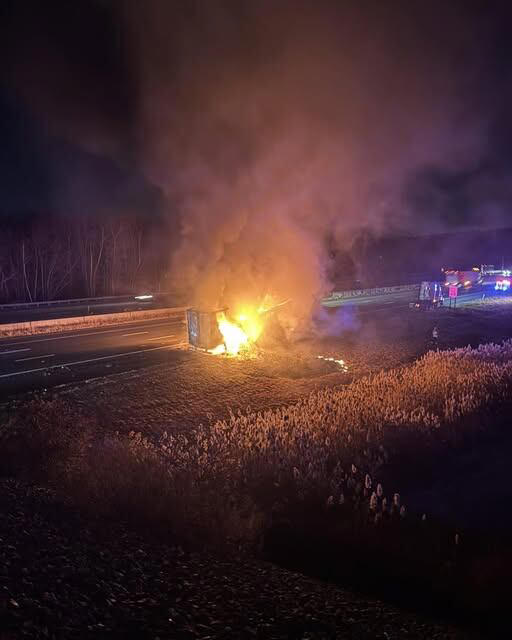Tractor trailer fire closes shoulder on I-84 in Tolland