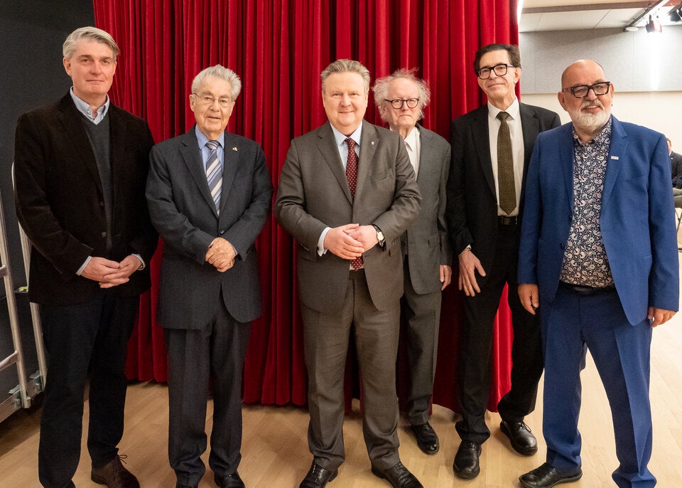 Wien feiert Wiedereröffnung des Österreichischen Volkshochschularchivs ...