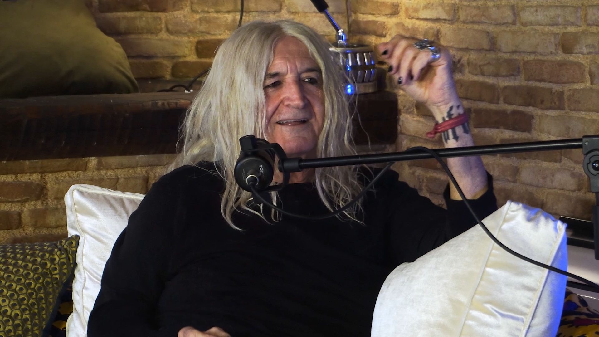 Ν. Καρβέλας για Α. Βίσση: «Την ερωτεύτηκα αμέσως - Εκείνη δεν με ...