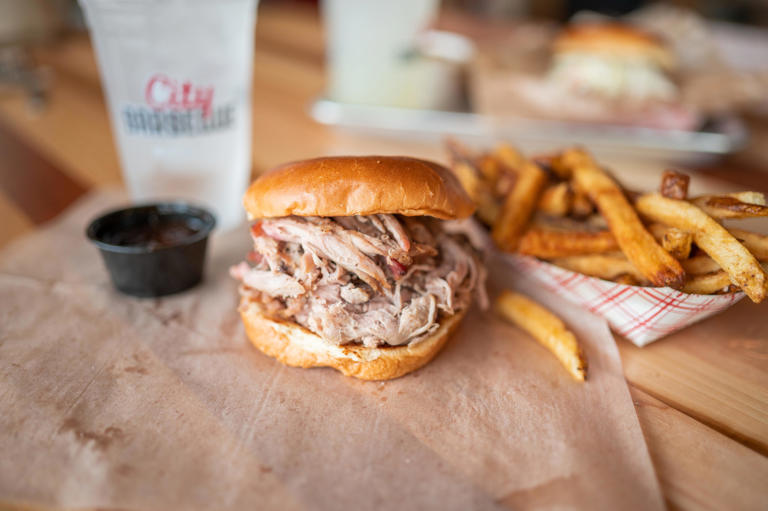 Veterans Day 2025 deals, free meals near me today. Freebies at Texas ...