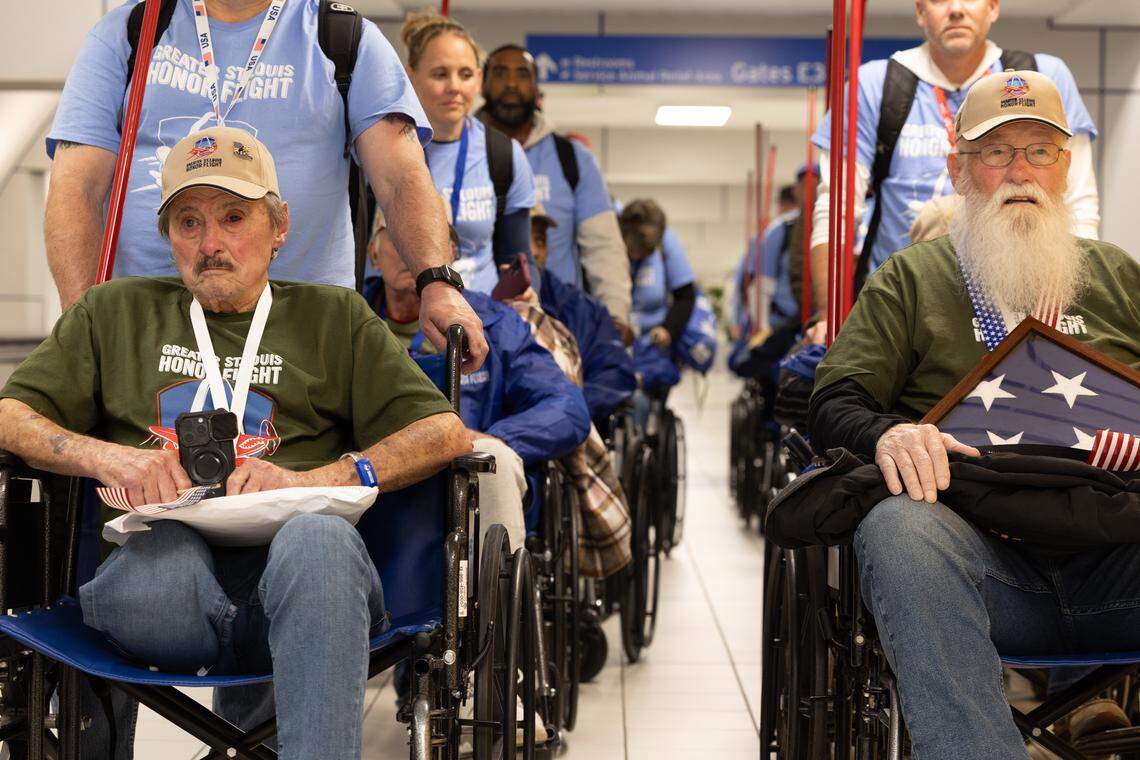 More than a dozen metro-east veterans honored on flight to nation's capital