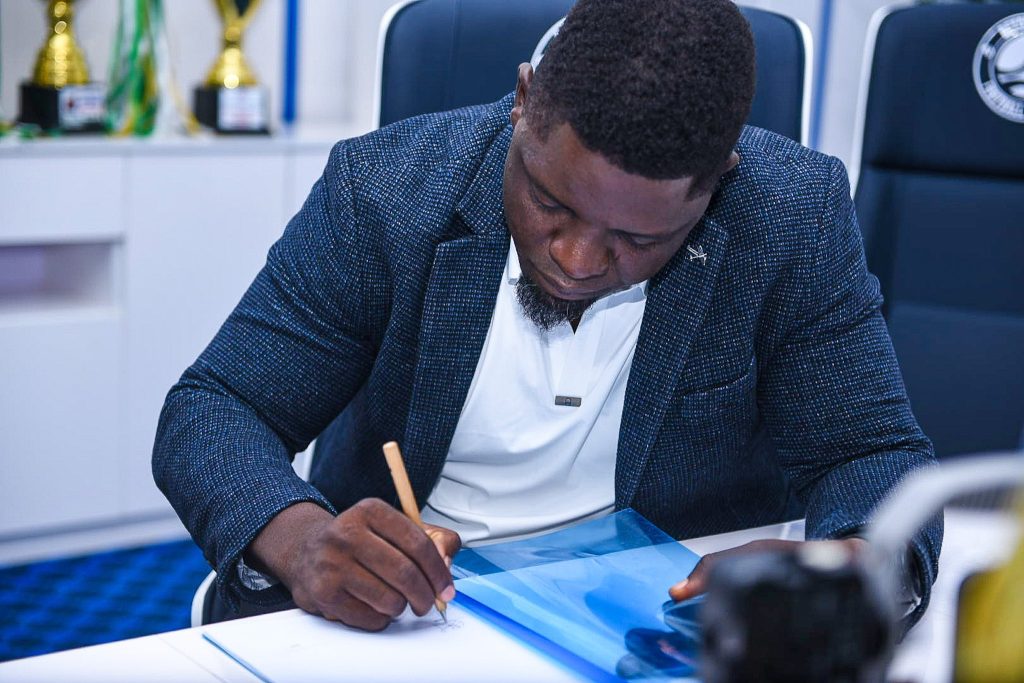 Remo Stars Deny Reports of Coach Daniel Ogunmodede’s Resignation