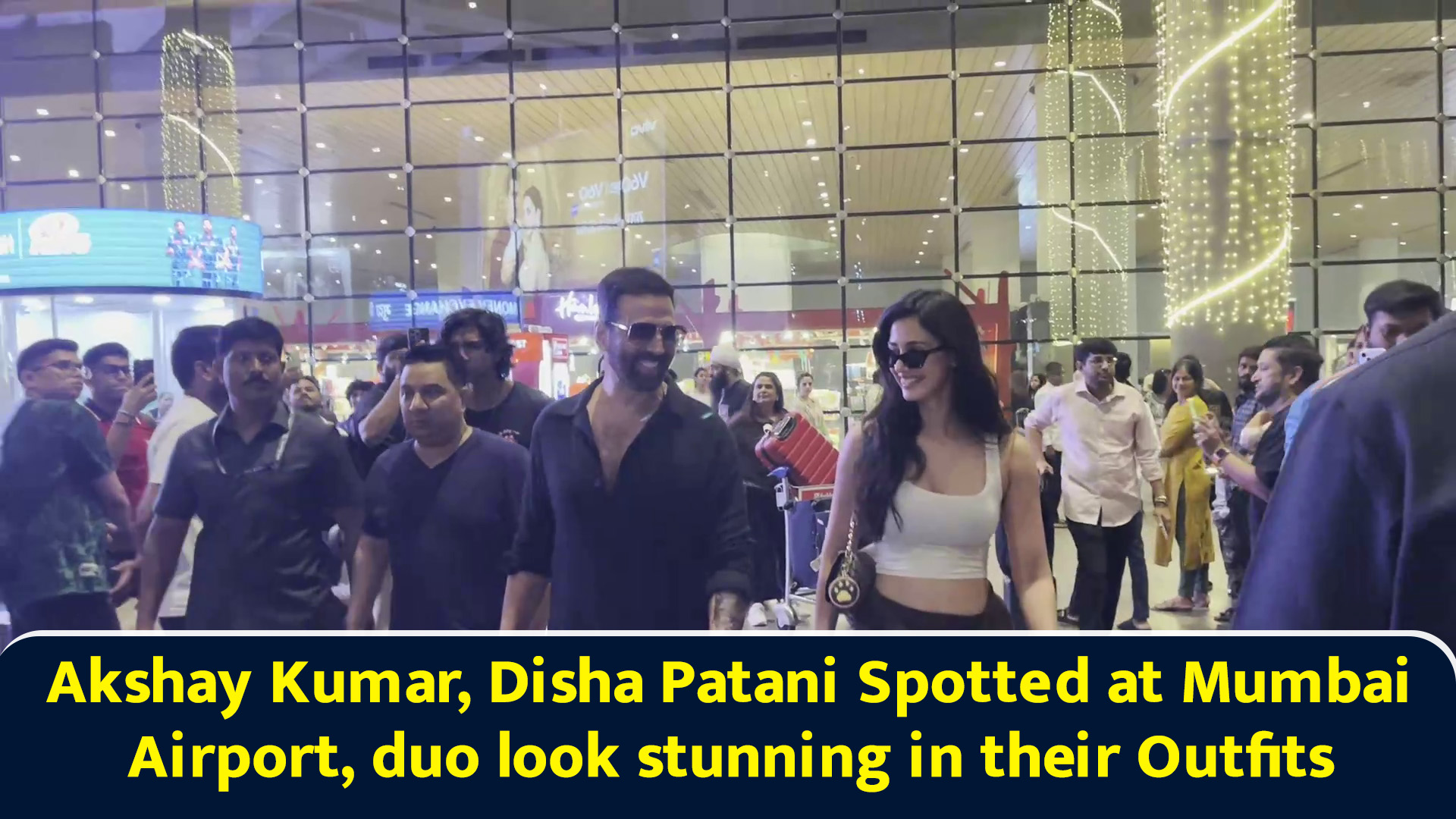 Akshay Kumar, Disha Patani Spotted at Mumbai Airport, duo look stunning ...