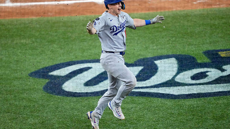 Dodgers' Will Smith works celebratory 'shift' at Raising Cane's in ...