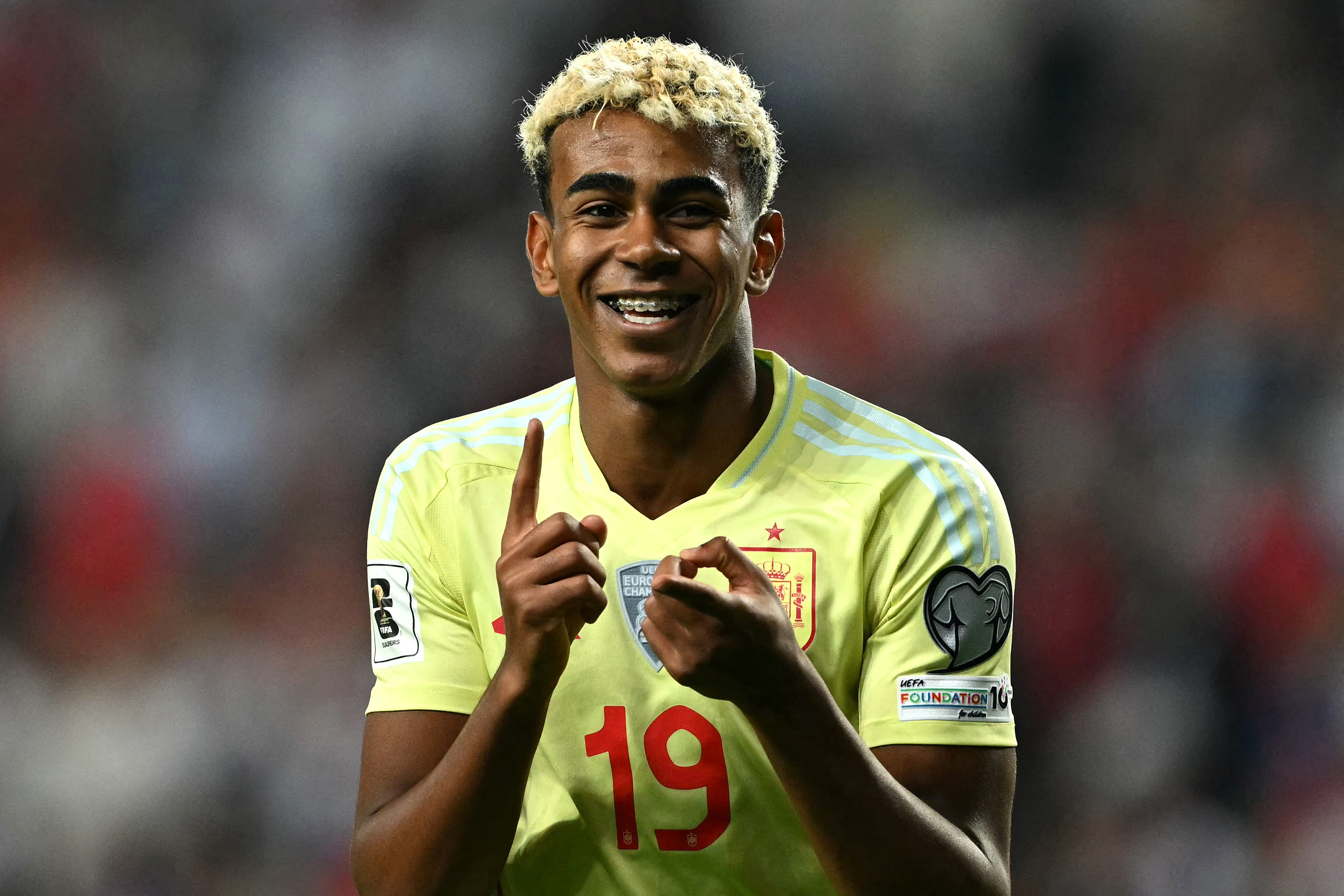 Barcelona star Lamine Yamal shows off Spain’s shirt for World Cup 2026