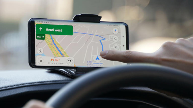 Google announces new AI-powered live lane guidance for Google Maps, and ...