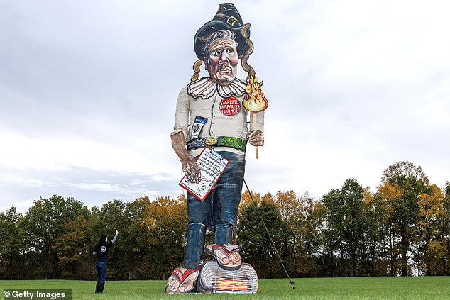 Keir Starmer effigy is dragged through the streets as PM is mocked at ...