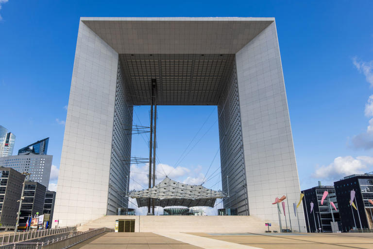Tout savoir avant de voir L'Inconnu de la Grande Arche, le film ...