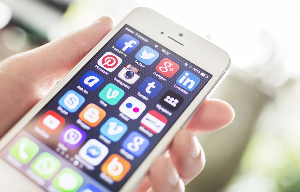 Things To Delete From your Phone Before Traveling
