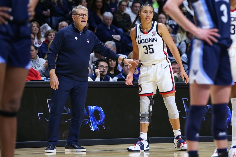 Geno Auriemma makes feelings clear to Azzi Fudd as UConn star has ...