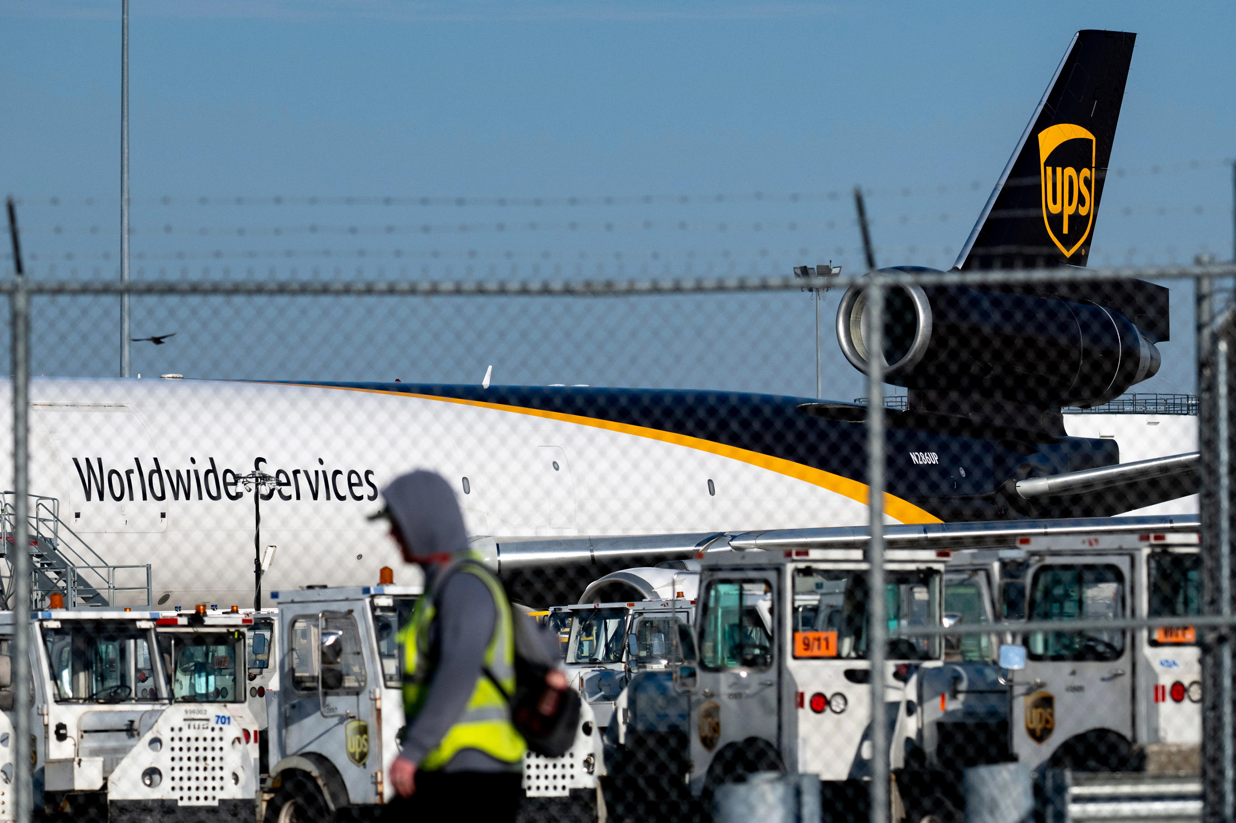 UPS, FedEx ground MD-11 cargo fleets as investigation continues into ...