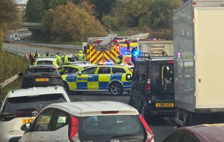 A20 near Swanley between junction for A223 and M25 shut due to crash