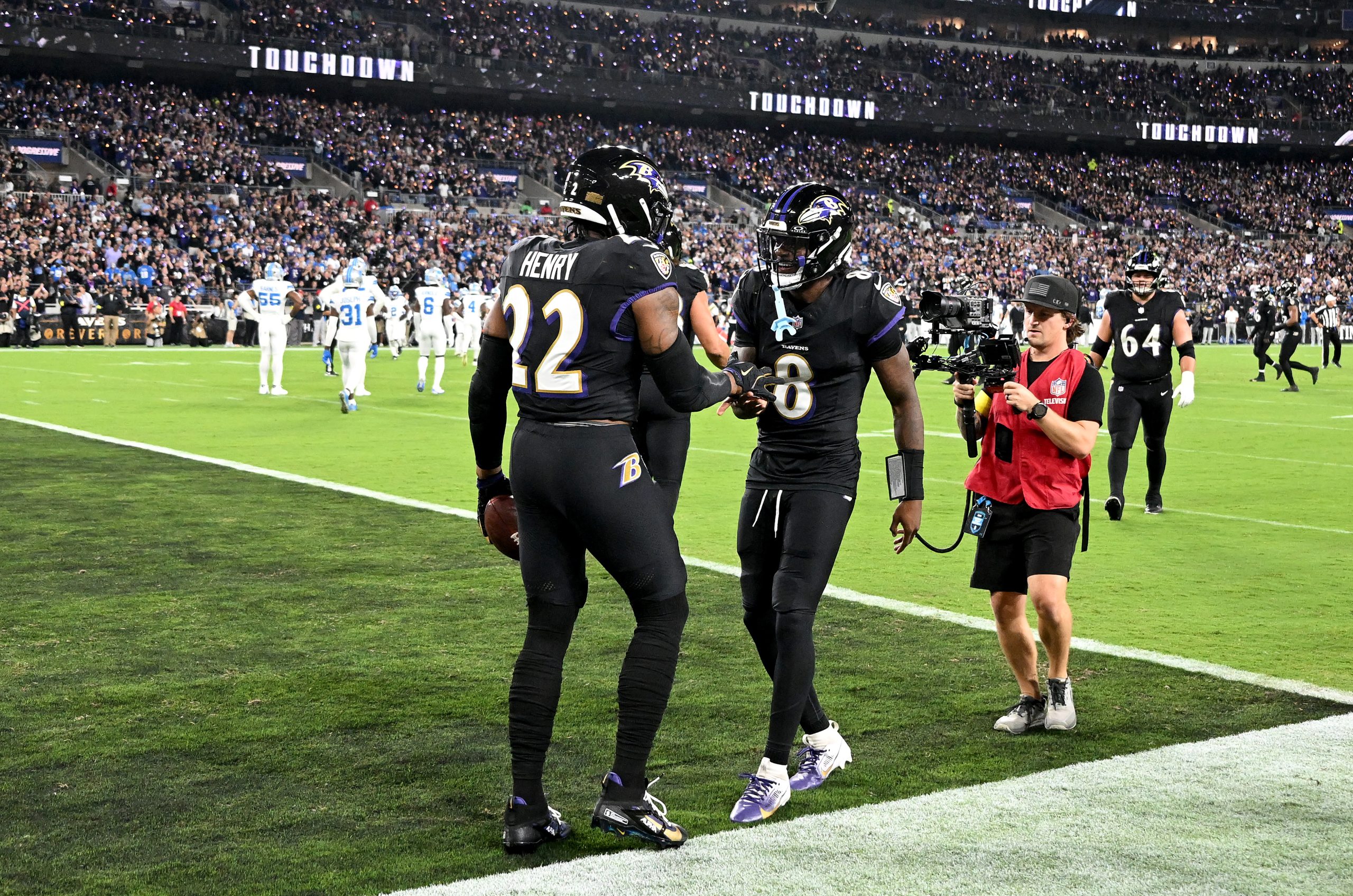 Derrick Henry Q&A: Ravens Star Dishes on Lamar's Return, Favorite RBs, More