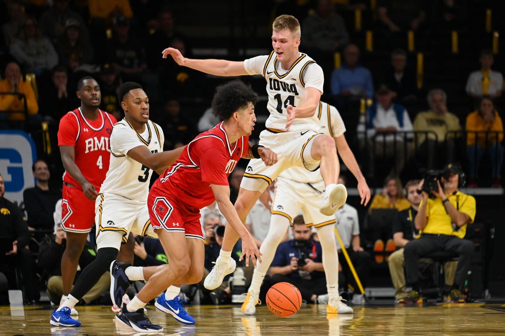PHOTO GALLERY: Iowa Men’s Basketball vs Robert Morris