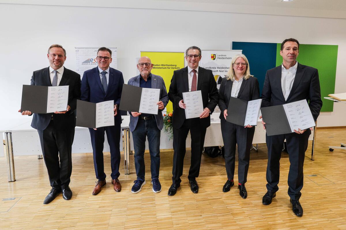 Sechs Unterschriften für die Brenzbahn: Ab Donnerstag legen die Planer los