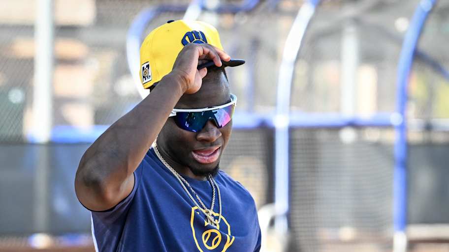 Top Brewers outfield prospect wins impressive award for 2025 defensive ...