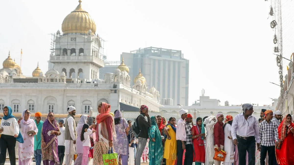 Langars, Kirtan and Faith: Delhi, marks Guru Nanak Dev Ji’s 556th prakash purab with devotion