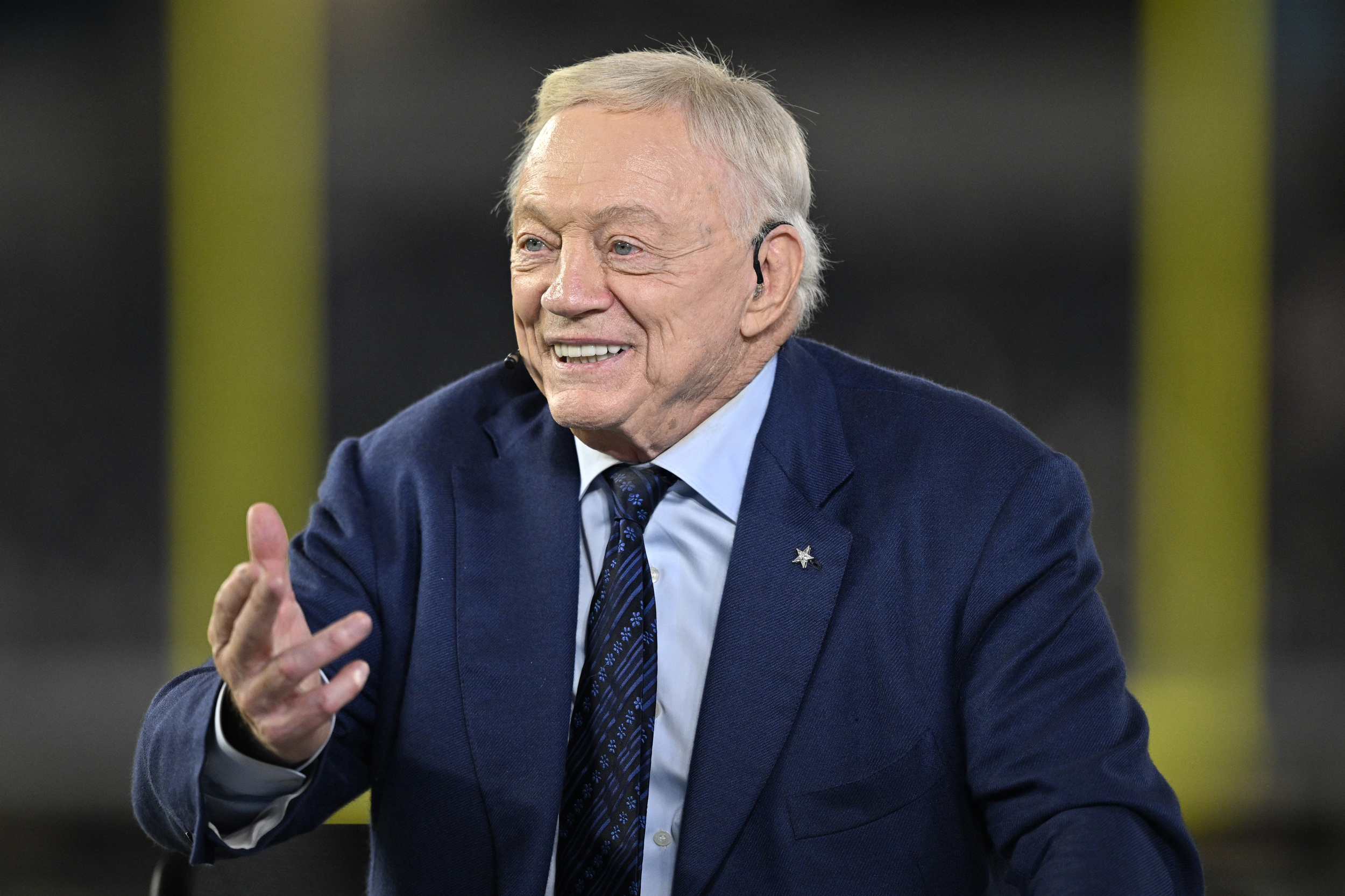 Jerry Jones takes a big swing at the deadline