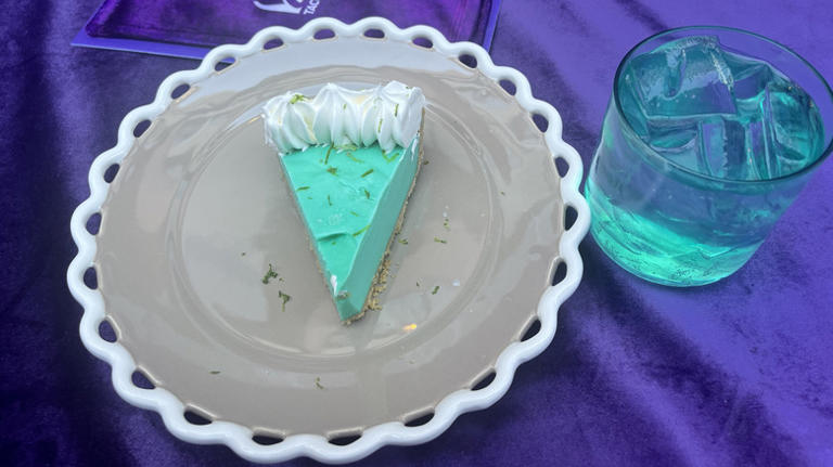 Review: Taco Bell's Mountain Dew Baja Blast Pie Is The Pinnacle Of Fast ...