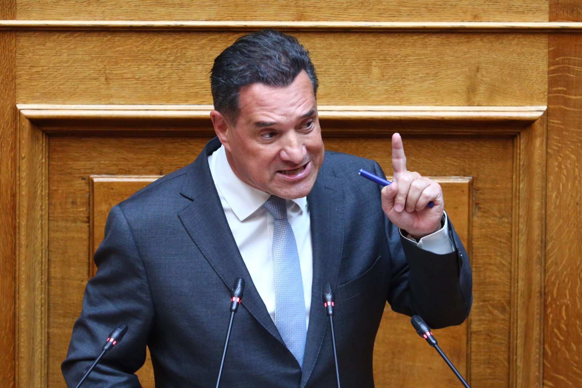 Καρφώθηκε ο Άδωνις στο Twitter; Σάλος με τρολ λογαριασμό που φέρεται να ...