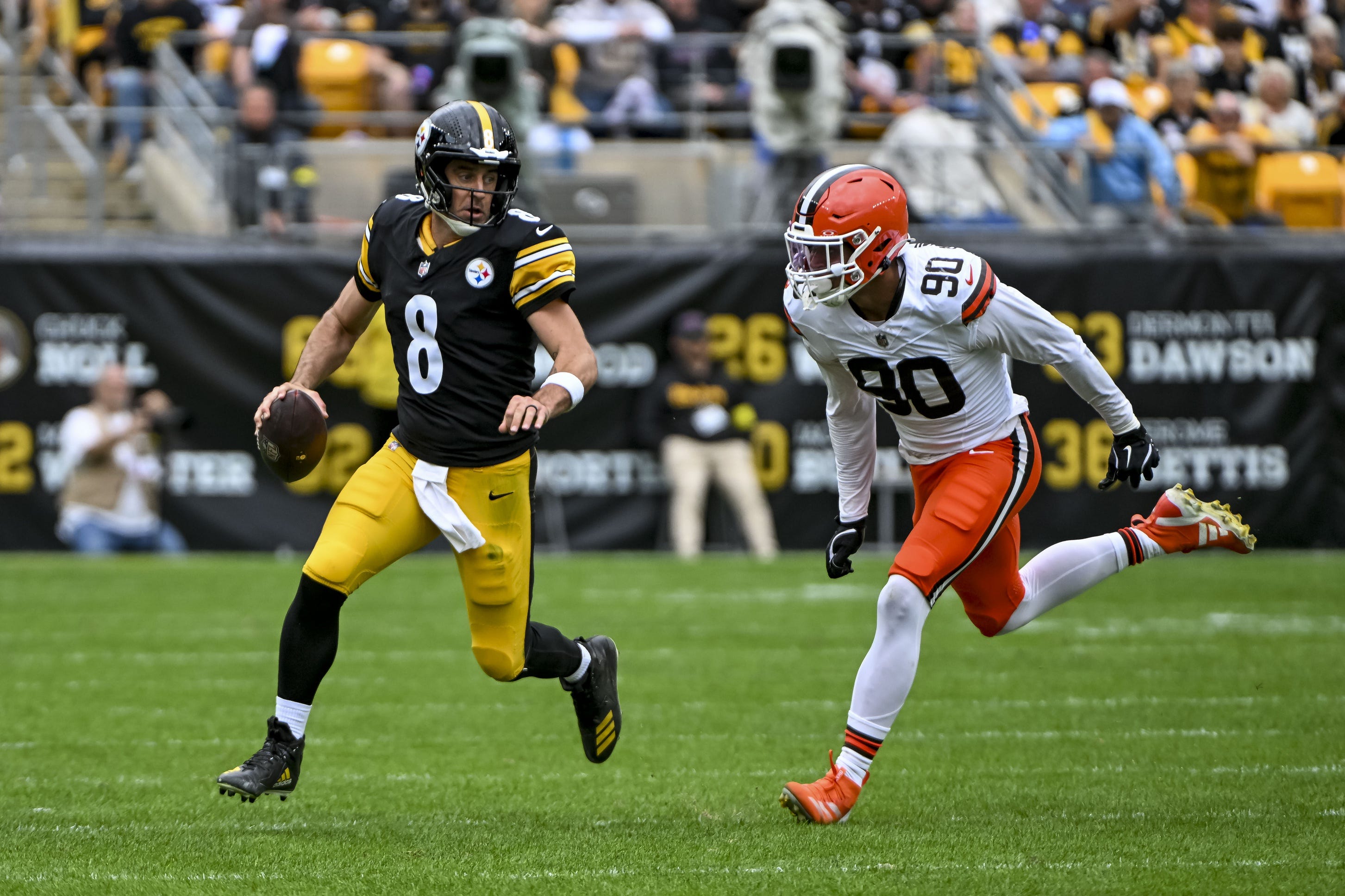 Steelers vs Browns picks, predictions, odds for NFL Week 17 game