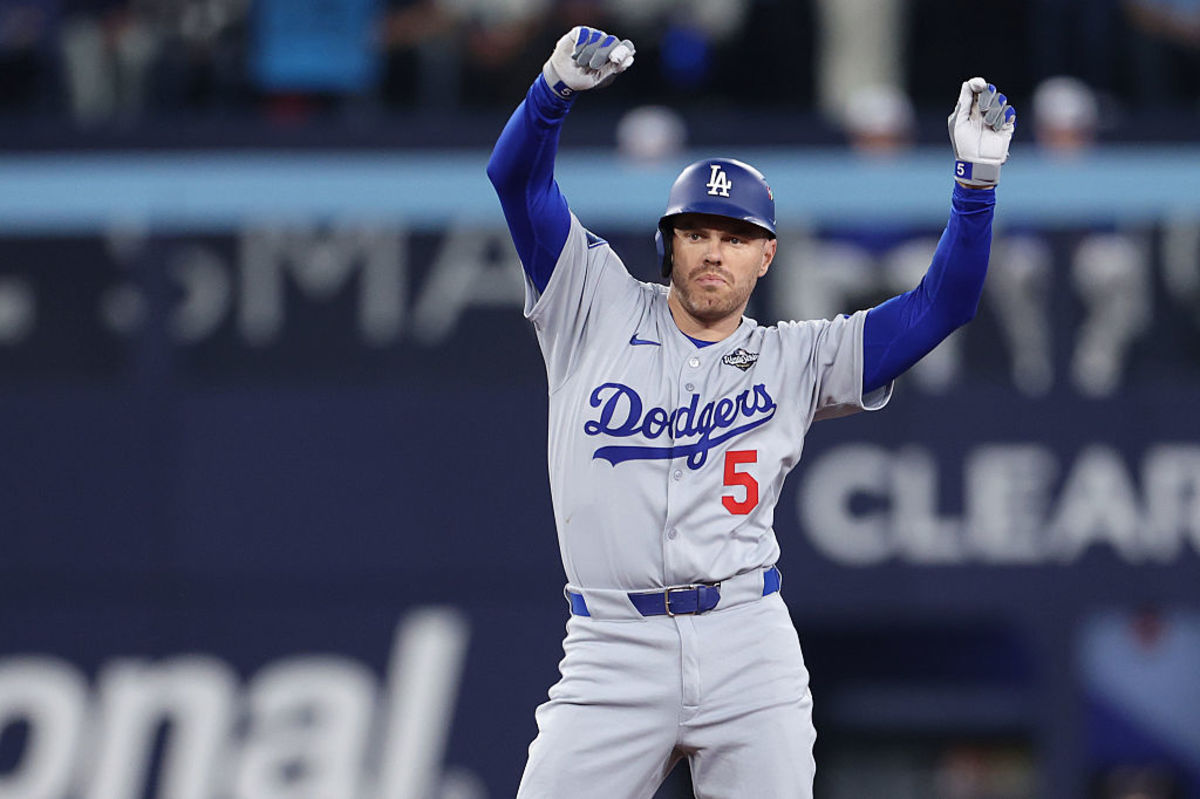 Dodgers' Freddie Freeman Goes Viral With Dance Moves You Have to See to ...