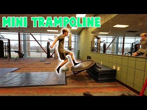 Popular vlogger demonstrates how to work out the right way