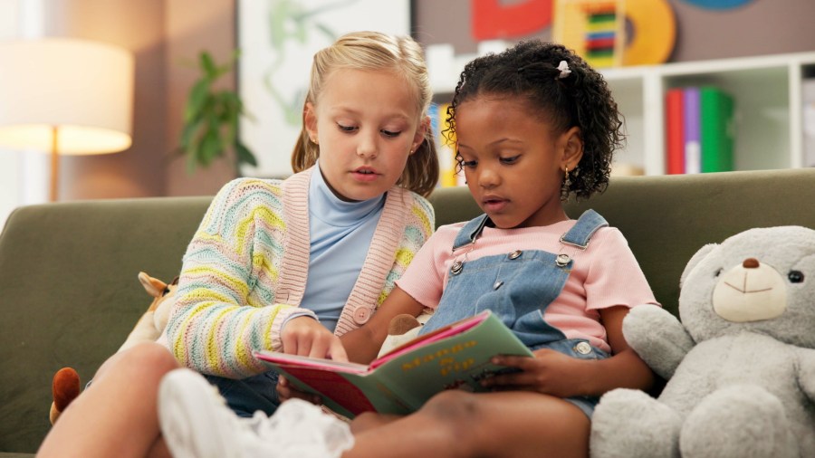Sally Ploof Hunter Memorial Library unveils children’s room mural