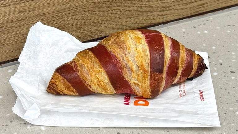 Review: Dunkin's Winter Menu Is Mostly Filled With Holiday Cheer